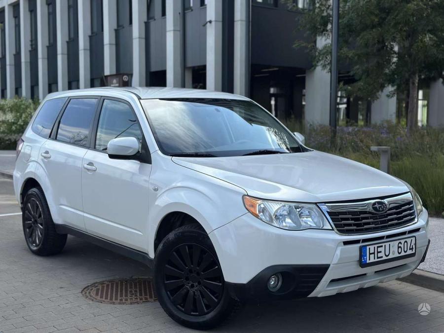 Balts Subaru Forester 2010 Viļņa, ar dzinēja tilpumu 2.50 L un nobraukumu 132 tūkst. km par 3250 €, foto 1 vietnē AUTOMOTO.COM.LV