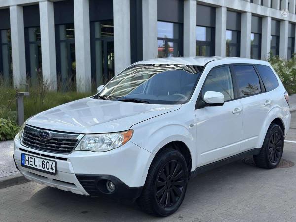 White Subaru Forester 2010 in Vilnius, with an engine capacity of 2.50 L and mileage of 132 thousand km for 3250 €, photo 5 on AUTOMOTO.COM.LV