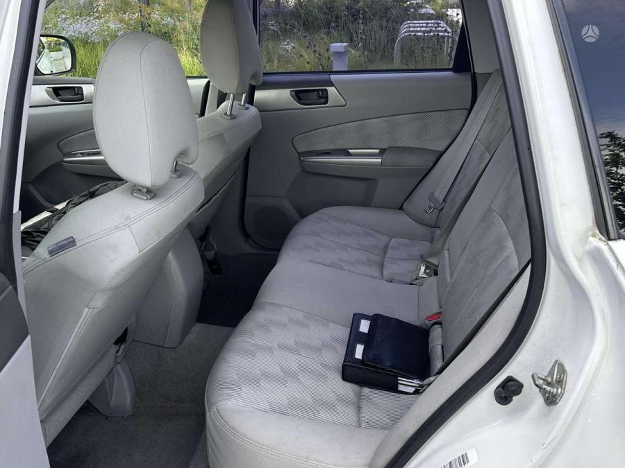 Balts Subaru Forester 2010 Viļņa, ar dzinēja tilpumu 2.50 L un nobraukumu 132 tūkst. km par 3250 €, foto 9 vietnē AUTOMOTO.COM.LV