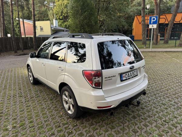 Субару Форестер 2012 в Каунас на AUTOMOTO.COM.LV Белый Субару Форестер 2012 в Каунас, объемом двигателя 2.00 л и пробегом 230 тыс. км за 2999 €, фото 5 на AUTOMOTO.COM.LV