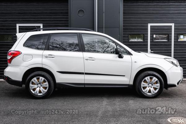 White Subaru Forester 2013 in Tallinn, with an engine capacity of 2.00 L and mileage of 329 thousand km for 6800 €, photo 5 on AUTOMOTO.COM.LV