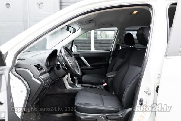 White Subaru Forester 2013 in Tallinn, with an engine capacity of 2.00 L and mileage of 329 thousand km for 6800 €, photo 10 on AUTOMOTO.COM.LV