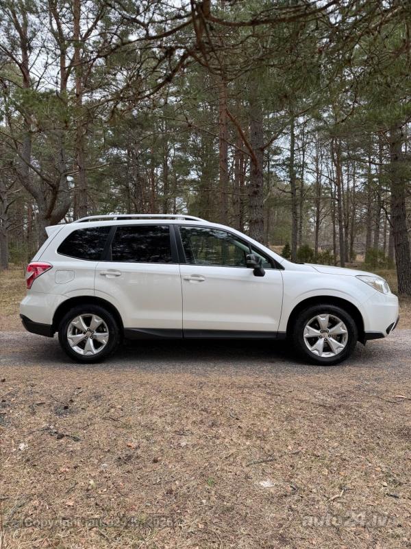 White Subaru Forester 2014 in Kuressaare, with an engine capacity of 2.00 L and mileage of 200 thousand km for 9500 €, photo 4 on AUTOMOTO.COM.LV