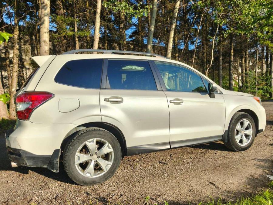 Balts Subaru Forester 2014 Viļņa, ar dzinēja tilpumu 2.50 L un nobraukumu 299 tūkst. km par 4950 €, foto 4 vietnē AUTOMOTO.COM.LV