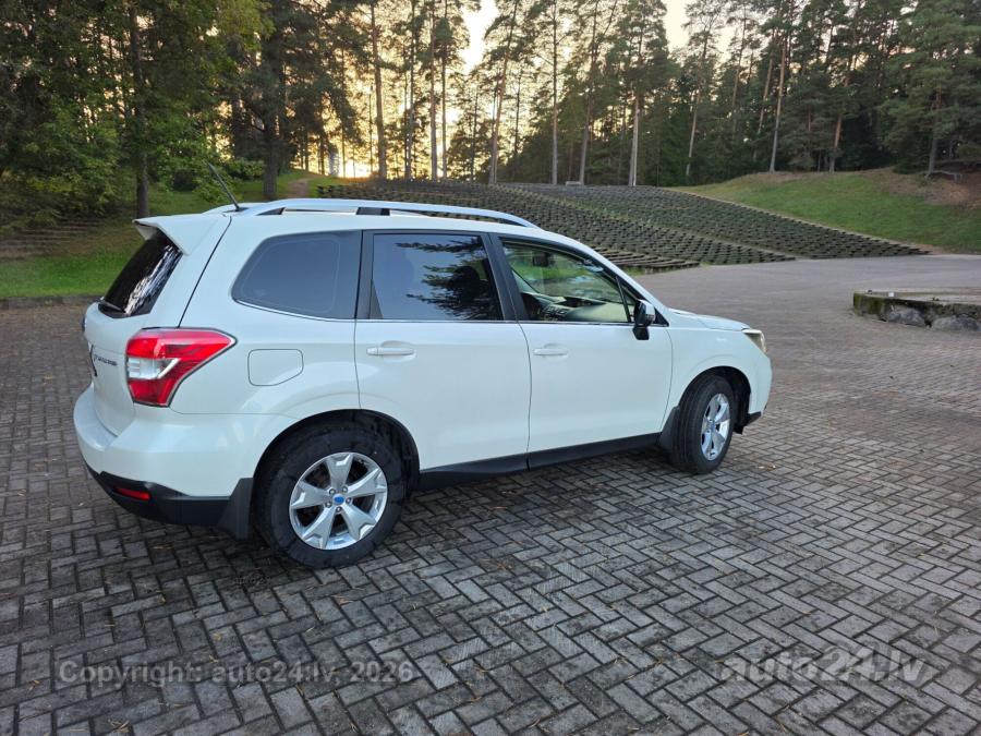 White Subaru Forester 2015 in Tartu, with an engine capacity of 2.00 L and mileage of 237 thousand km for 8700 €, photo 5 on AUTOMOTO.COM.LV