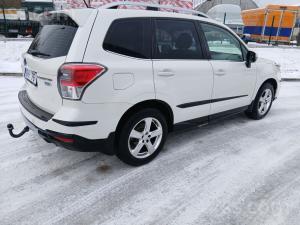 White Subaru Forester 2016 in Ludza, with an engine capacity of 2.00 L and mileage of 280 thousand km for 9700 €, photo 4 on AUTOMOTO.COM.LV