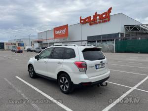 White Subaru Forester 2016 in Kuressaare, with an engine capacity of 2.00 L and mileage of 307 thousand km for 10500 €, photo 4 on AUTOMOTO.COM.LV