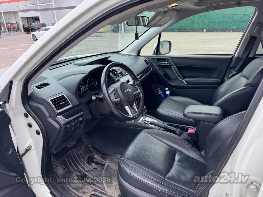 White Subaru Forester 2016 in Kuressaare, with an engine capacity of 2.00 L and mileage of 307 thousand km for 10500 €, photo 10 on AUTOMOTO.COM.LV
