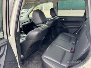 White Subaru Forester 2016 in Kuressaare, with an engine capacity of 2.00 L and mileage of 307 thousand km for 10500 €, photo 11 on AUTOMOTO.COM.LV