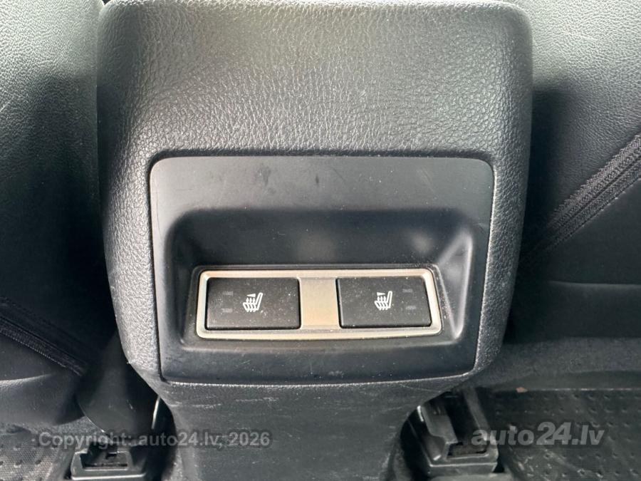 White Subaru Forester 2016 in Kuressaare, with an engine capacity of 2.00 L and mileage of 307 thousand km for 10500 €, photo 12 on AUTOMOTO.COM.LV