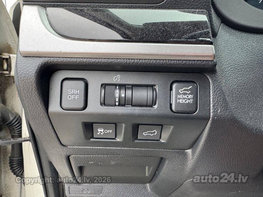 White Subaru Forester 2016 in Kuressaare, with an engine capacity of 2.00 L and mileage of 307 thousand km for 10500 €, photo 16 on AUTOMOTO.COM.LV