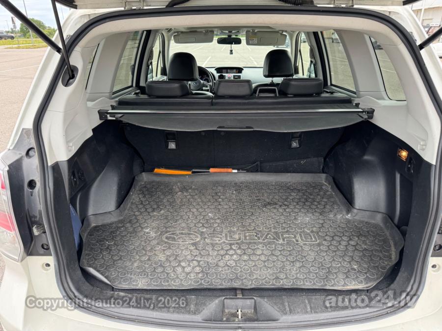 White Subaru Forester 2016 in Kuressaare, with an engine capacity of 2.00 L and mileage of 307 thousand km for 10500 €, photo 22 on AUTOMOTO.COM.LV