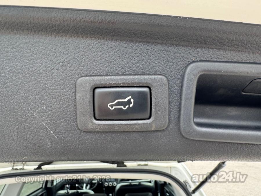 White Subaru Forester 2016 in Kuressaare, with an engine capacity of 2.00 L and mileage of 307 thousand km for 10500 €, photo 23 on AUTOMOTO.COM.LV