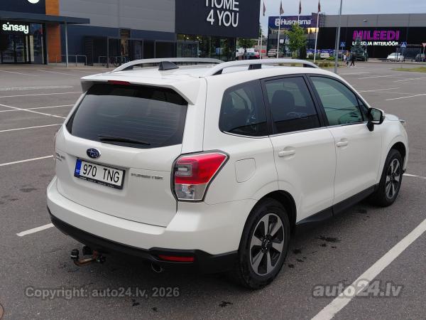 White Subaru Forester 2018 in Tartu, with an engine capacity of 2.00 L and mileage of 199 thousand km for 13500 €, photo 4 on AUTOMOTO.COM.LV