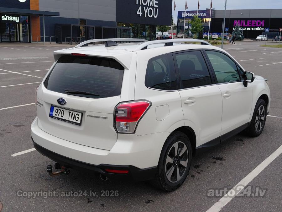White Subaru Forester 2018 in Tartu, with an engine capacity of 2.00 L and mileage of 199 thousand km for 13500 €, photo 4 on AUTOMOTO.COM.LV
