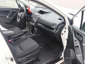 White Subaru Forester 2018 in Tartu, with an engine capacity of 2.00 L and mileage of 199 thousand km for 13500 €, photo 8 on AUTOMOTO.COM.LV