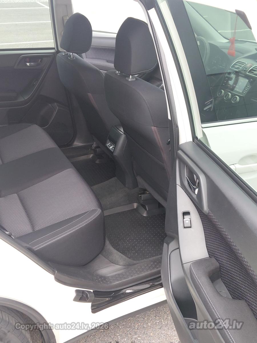 White Subaru Forester 2018 in Tartu, with an engine capacity of 2.00 L and mileage of 199 thousand km for 13500 €, photo 10 on AUTOMOTO.COM.LV