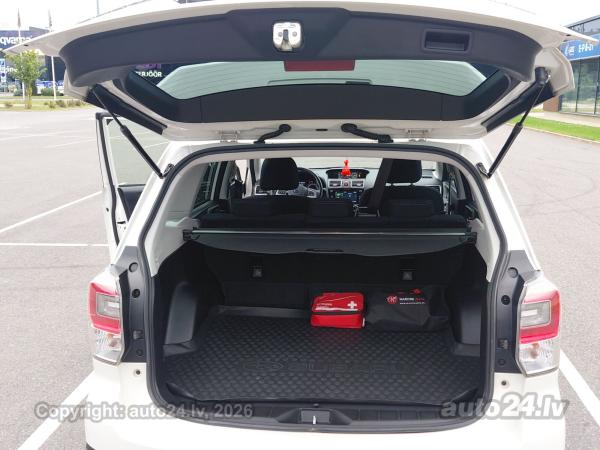 White Subaru Forester 2018 in Tartu, with an engine capacity of 2.00 L and mileage of 199 thousand km for 13500 €, photo 11 on AUTOMOTO.COM.LV