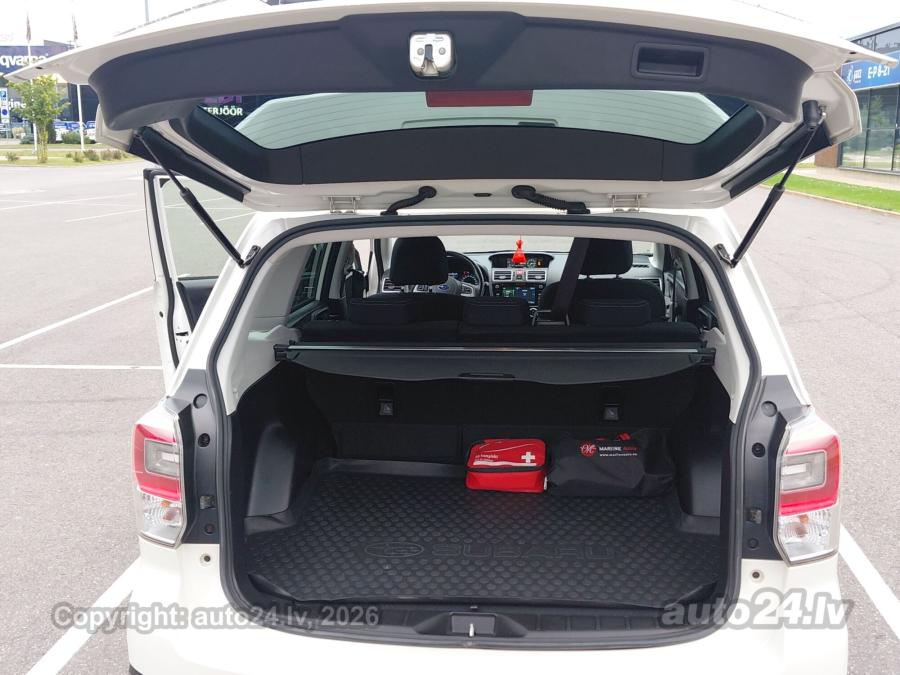 White Subaru Forester 2018 in Tartu, with an engine capacity of 2.00 L and mileage of 199 thousand km for 13500 €, photo 11 on AUTOMOTO.COM.LV