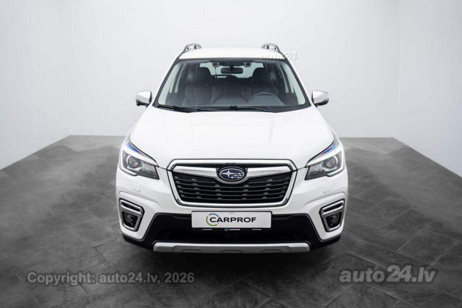 White Subaru Forester 2019 in Tallinn, with an engine capacity of 2.00 L and mileage of 241 thousand km for 13999 €, photo 2 on AUTOMOTO.COM.LV