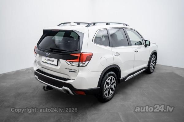 White Subaru Forester 2019 in Tallinn, with an engine capacity of 2.00 L and mileage of 241 thousand km for 13999 €, photo 4 on AUTOMOTO.COM.LV