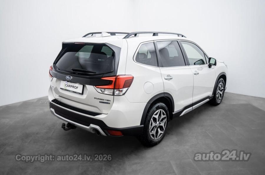 White Subaru Forester 2019 in Tallinn, with an engine capacity of 2.00 L and mileage of 241 thousand km for 13999 €, photo 4 on AUTOMOTO.COM.LV