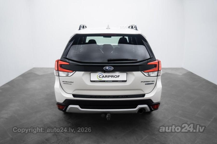 White Subaru Forester 2019 in Tallinn, with an engine capacity of 2.00 L and mileage of 241 thousand km for 13999 €, photo 5 on AUTOMOTO.COM.LV