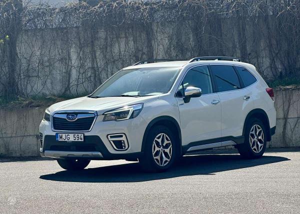 White Subaru Forester 2022 in Vilnius, with an engine capacity of 2.00 L and mileage of 66 thousand km for 24900 €, photo 1 on AUTOMOTO.COM.LV