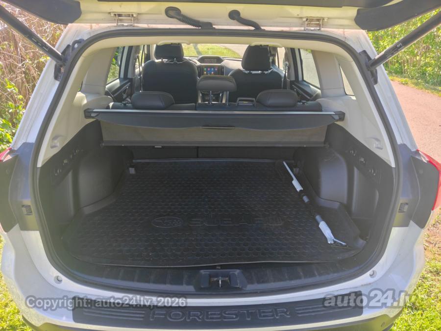 White Subaru Forester 2023 in Tallinn, with an engine capacity of 2.00 L and mileage of 40 thousand km for 38000 €, photo 7 on AUTOMOTO.COM.LV