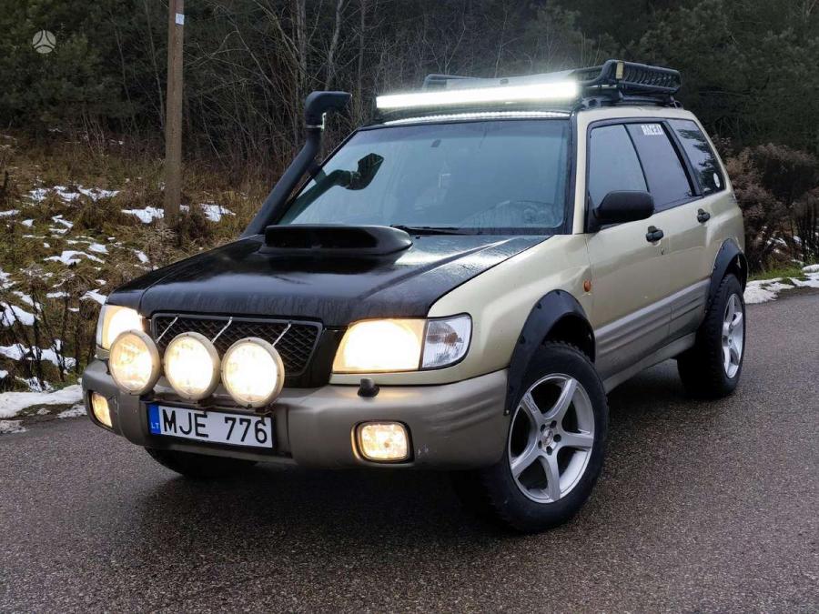Yellow Subaru Forester 2000 in Anyksciai, with an engine capacity of 2.00 L and mileage of 290 thousand km for 3350 €, photo 1 on AUTOMOTO.COM.LV