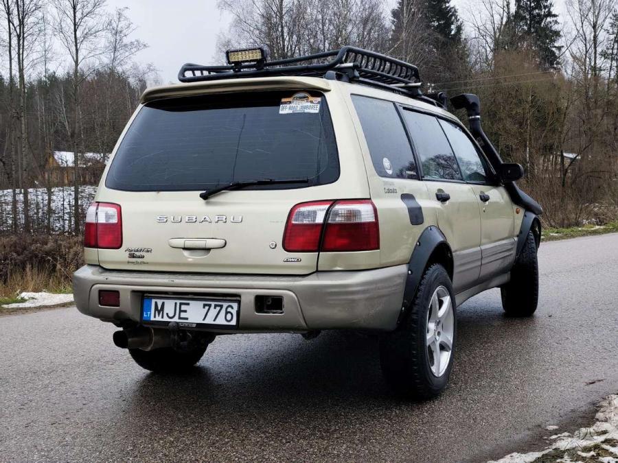 Yellow Subaru Forester 2000 in Anyksciai, with an engine capacity of 2.00 L and mileage of 290 thousand km for 3350 €, photo 3 on AUTOMOTO.COM.LV
