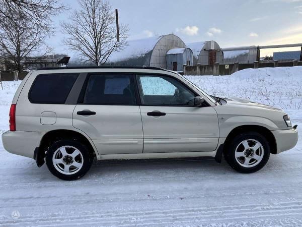 Yellow Subaru Forester 2005 in Silute, with an engine capacity of 2.00 L and mileage of 328 thousand km for 2999 €, photo 8 on AUTOMOTO.COM.LV