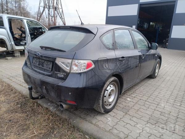Melns Subaru Impreza 2010 Rīga, ar dzinēja tilpumu 2.00 L un nobraukumu 102 tūkst. km par 1000 €, foto 3 vietnē AUTOMOTO.COM.LV