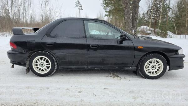 Black Subaru Impreza 1998 in Riga, with an engine capacity of 2.00 L and mileage of 295 thousand km for 7500 €, photo 2 on AUTOMOTO.COM.LV