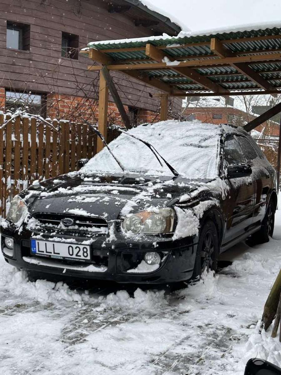 Black Subaru Impreza 2003 in Vilnius, with an engine capacity of 2.00 L and mileage of 258 thousand km for 1300 €, photo 1 on AUTOMOTO.COM.LV