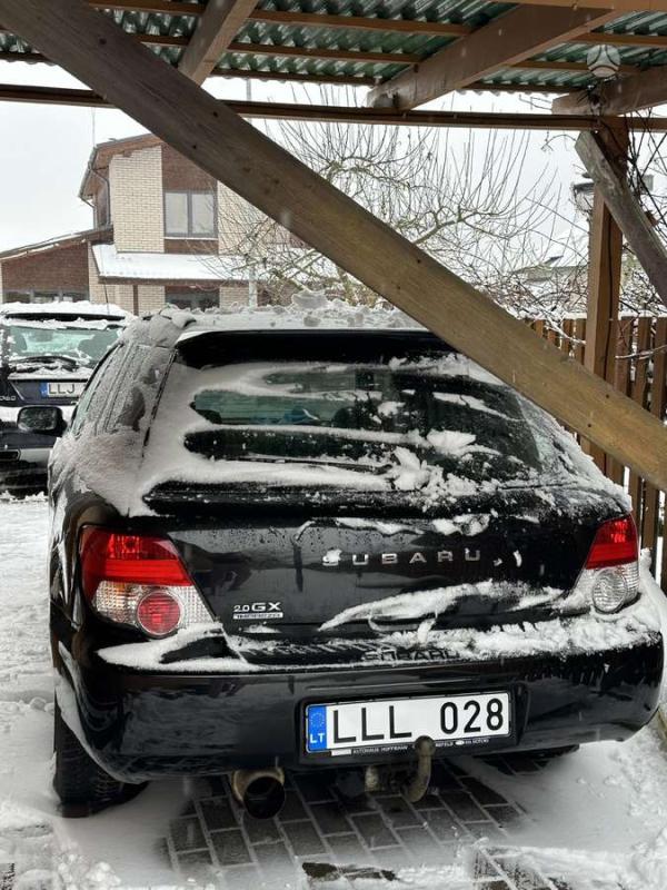Black Subaru Impreza 2003 in Vilnius, with an engine capacity of 2.00 L and mileage of 258 thousand km for 1300 €, photo 3 on AUTOMOTO.COM.LV