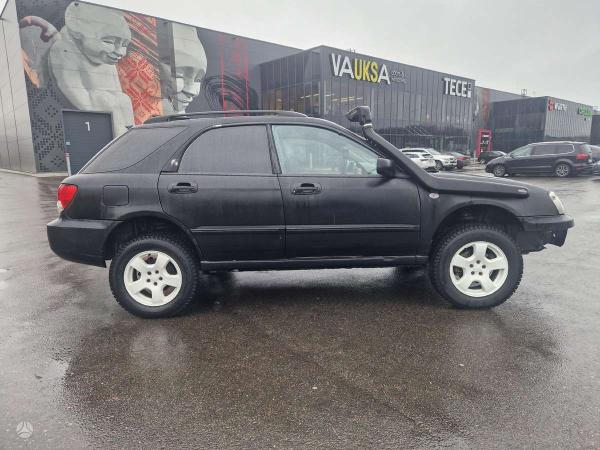 Black Subaru Impreza 2004 in Kaunas, with an engine capacity of 2.00 L and mileage of 138 thousand km for 3450 €, photo 4 on AUTOMOTO.COM.LV