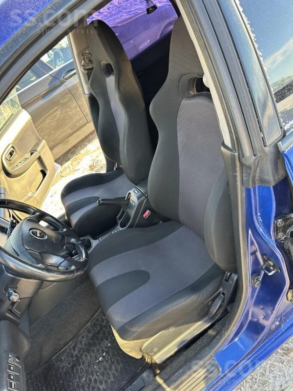 Blue Subaru Impreza 2002 in Valmiera, with an engine capacity of 2.00 L and mileage of 0 thousand km for 5800 €, photo 8 on AUTOMOTO.COM.LV