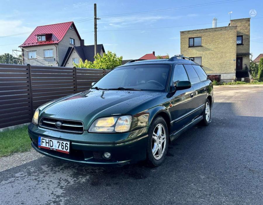Green Subaru Impreza 2001 in Kaunas, with an engine capacity of 2.46 L and mileage of 348 thousand km for 850 €, photo 1 on AUTOMOTO.COM.LV