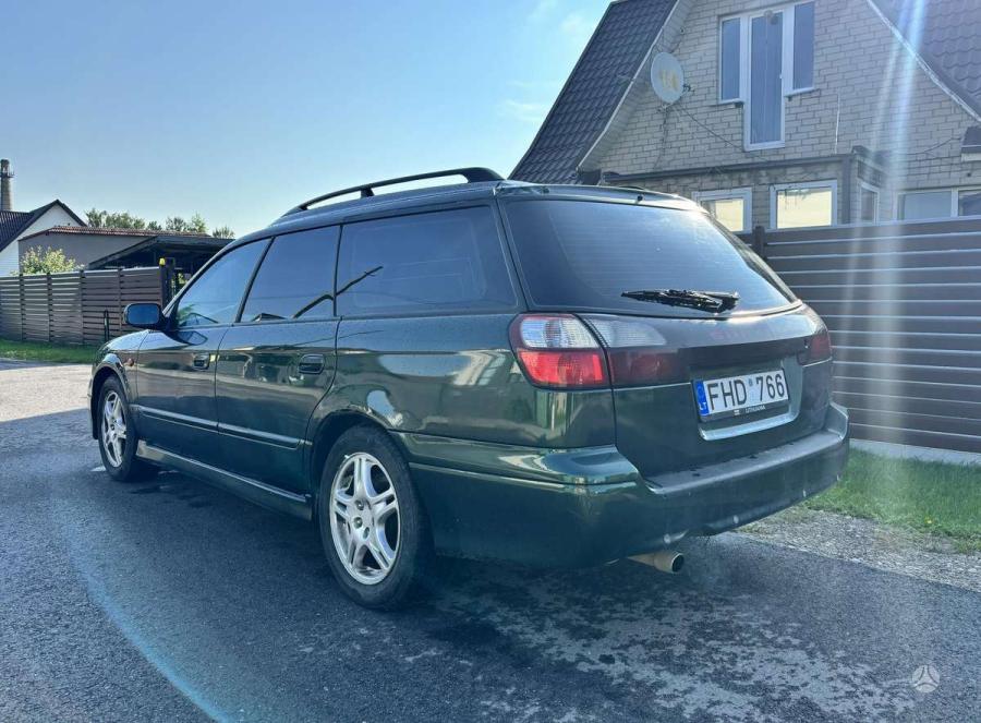 Green Subaru Impreza 2001 in Kaunas, with an engine capacity of 2.46 L and mileage of 348 thousand km for 850 €, photo 5 on AUTOMOTO.COM.LV