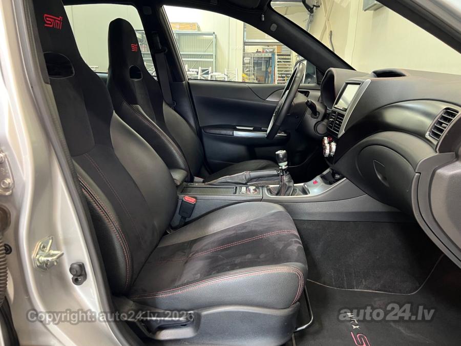 Pelēks Subaru Impreza 2011 Tallina, ar dzinēja tilpumu 2.50 L un nobraukumu 147 tūkst. km par 23500 €, foto 18 vietnē AUTOMOTO.COM.LV
