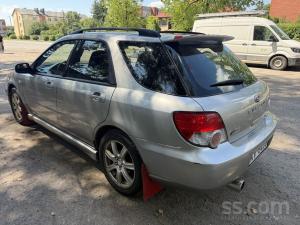 Grey Subaru Impreza 2005 in Bauska, with an engine capacity of 2.00 L and mileage of 298 thousand km for 2100 €, photo 4 on AUTOMOTO.COM.LV