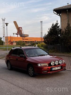 Red Subaru Impreza 2000 in Kuldiga, with an engine capacity of 1.60 L and mileage of 369 thousand km for 2300 €, photo 3 on AUTOMOTO.COM.LV