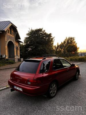 Red Subaru Impreza 2000 in Kuldiga, with an engine capacity of 1.60 L and mileage of 369 thousand km for 2300 €, photo 4 on AUTOMOTO.COM.LV