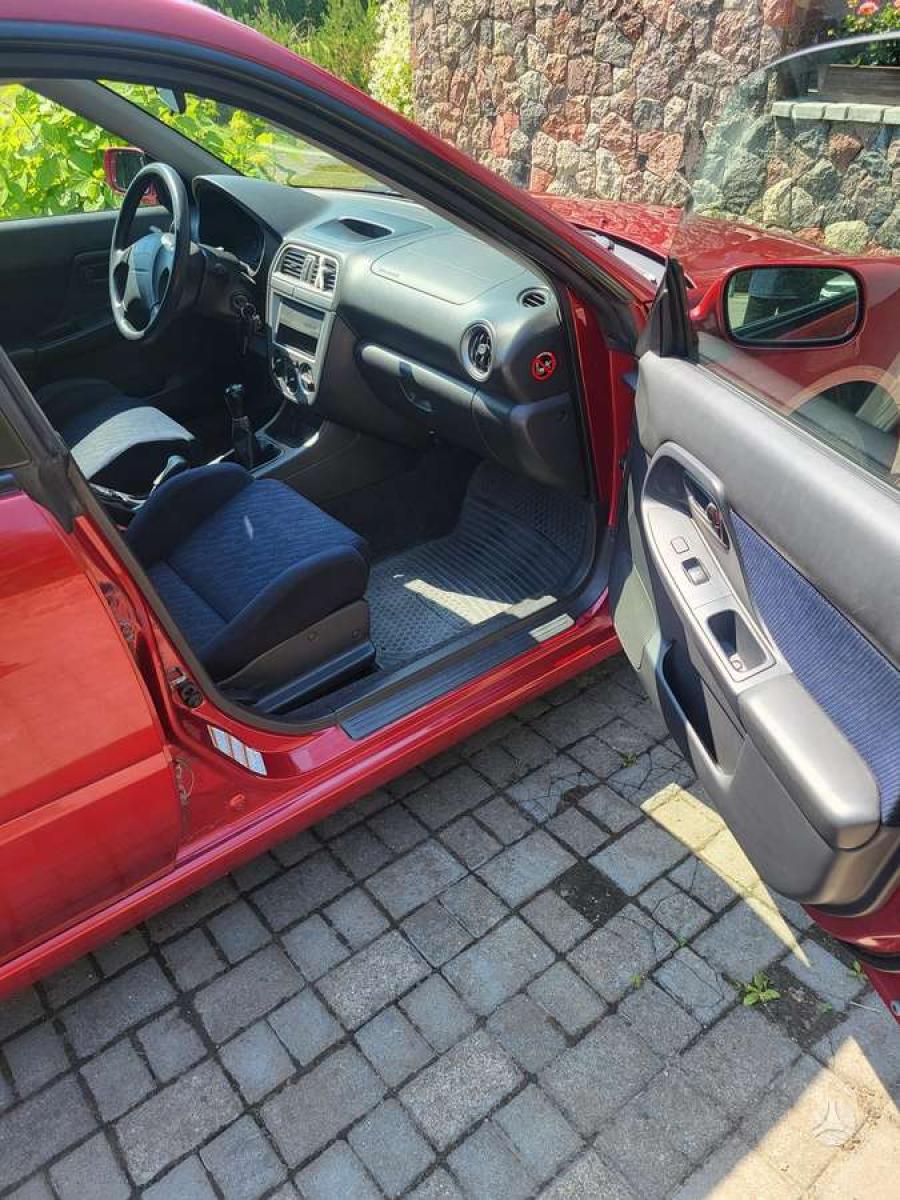 Red Subaru Impreza 2000 in Vilnius, with an engine capacity of 1.99 L and mileage of 177 thousand km for 1599 €, photo 5 on AUTOMOTO.COM.LV