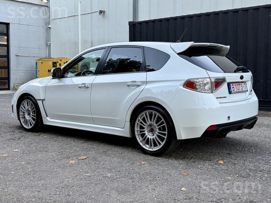 White Subaru Impreza 2009 in Riga, with an engine capacity of 2.50 L and mileage of 227 thousand km for 15500 €, photo 4 on AUTOMOTO.COM.LV