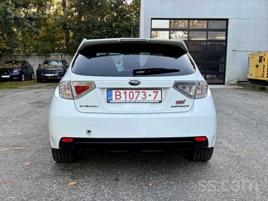 White Subaru Impreza 2009 in Riga, with an engine capacity of 2.50 L and mileage of 227 thousand km for 15500 €, photo 5 on AUTOMOTO.COM.LV