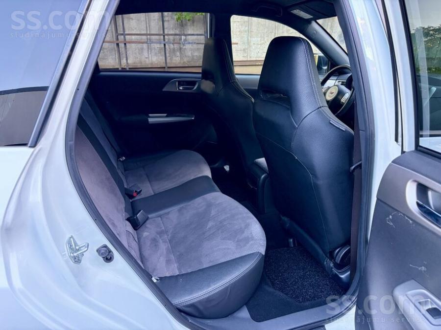 White Subaru Impreza 2009 in Riga, with an engine capacity of 2.50 L and mileage of 227 thousand km for 15500 €, photo 11 on AUTOMOTO.COM.LV