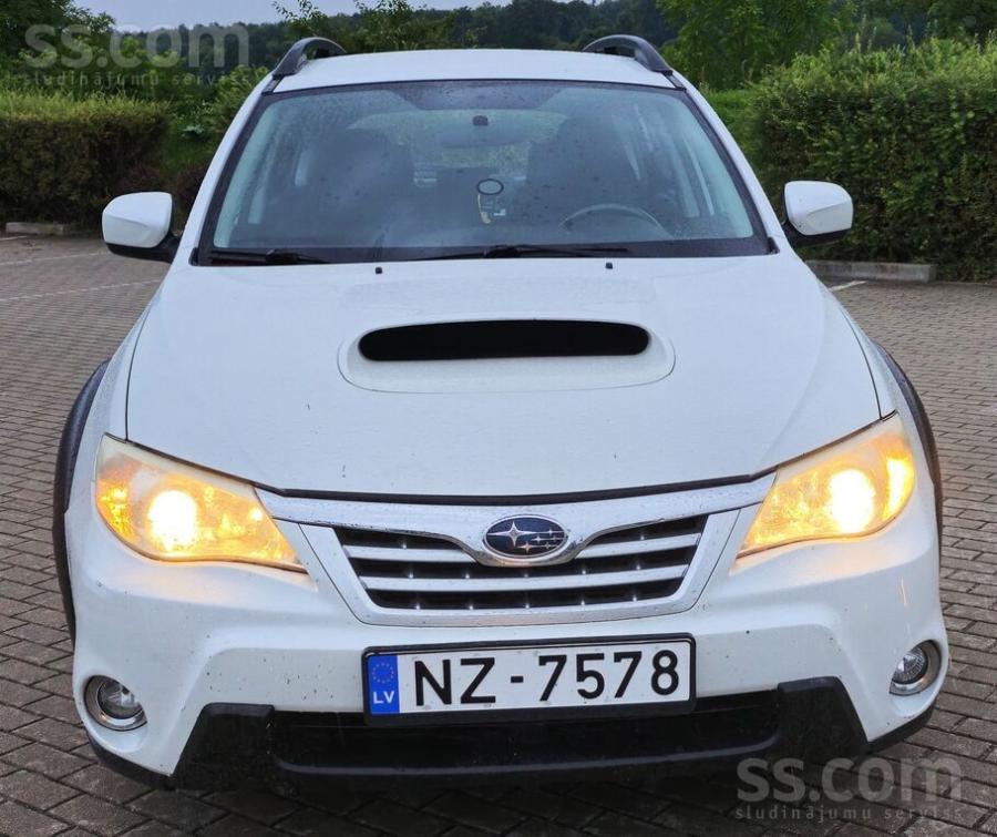 White Subaru Impreza 2011 in Aizkraukle, with an engine capacity of 2.00 L and mileage of 335 thousand km for 3000 €, photo 3 on AUTOMOTO.COM.LV
