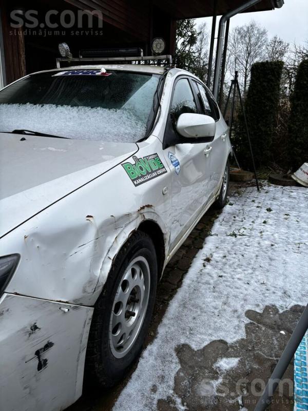 White Subaru Impreza 2008 in Riga, with an engine capacity of 2.00 L and mileage of 180 thousand km for 1500 €, photo 7 on AUTOMOTO.COM.LV